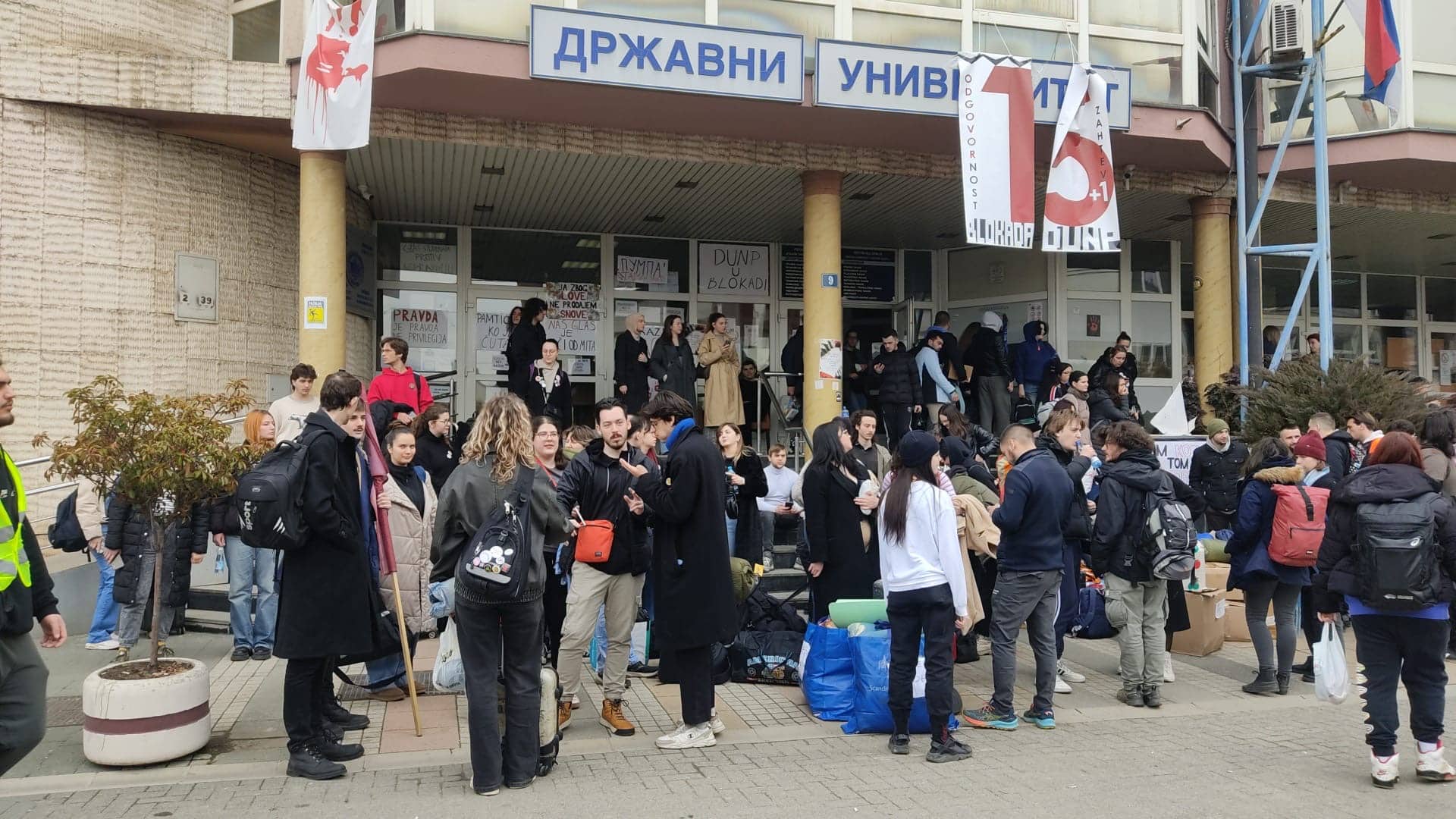 Studenti DUNP-a u blokadi: Stav Zane Dolićanin u Pionirskom parku nije stav univerziteta, već ...